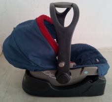 Seggiolino Ovetto auto Chicco da 0 a 13 kg. ben tenuto completo di base isofix,